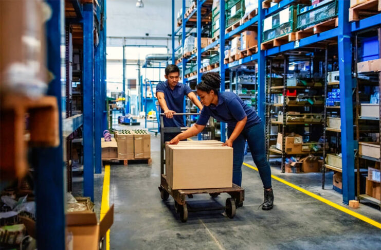 Auxiliar de almacén. Empresa Metalúrgica. – 4 Estaciones